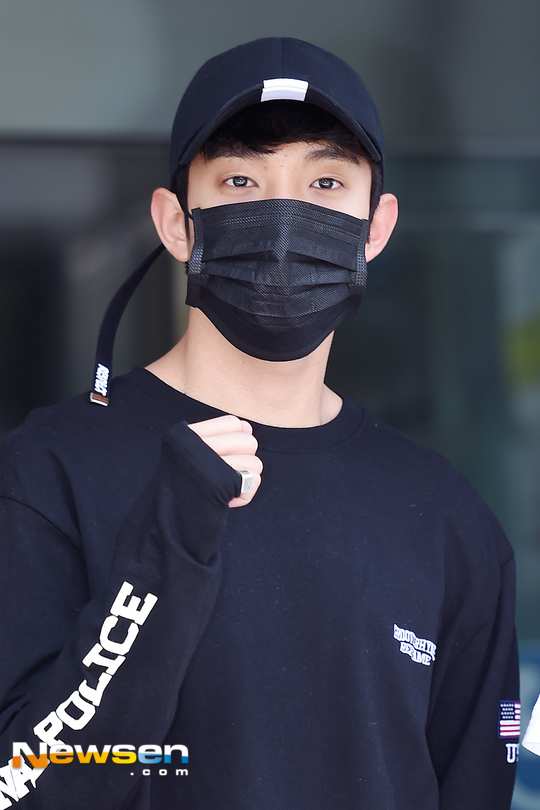 포토엔HD 세븐틴 도겸 미소천사도 투표하러 왔어요 손에 잡히는 뉴스 눈에 보이는 뉴스 뉴스엔