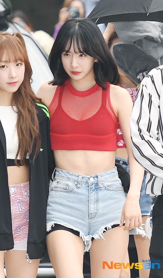우주소녀 설아 파격적인 시스루에 일자복근 노출 포토엔HD 손에 잡히는 뉴스 눈에 보이는 뉴스 뉴스엔