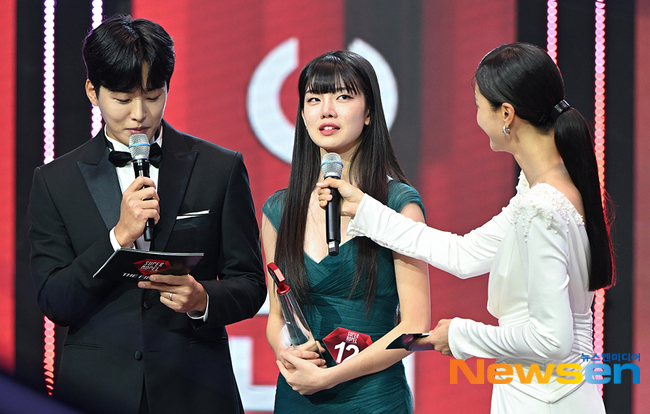 이주희 눈물의 ‘슈퍼모델 대상 소감 [포토엔hd] 뉴스인코리아