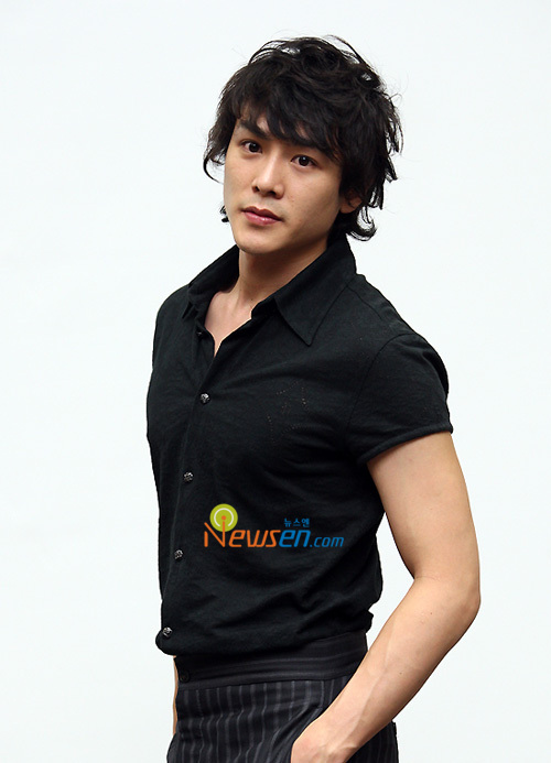 KBS 신인연기자 문상훈, 근육질 몸매 뽐내[포토엔] - 손에 잡히는 뉴스 눈에 보이는 뉴스 - 뉴스엔