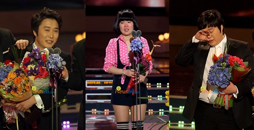 ‘기쁨조’ 개그맨들이 흘린 감동 눈물의 의미는?(KBS연예대상) - 손에 잡히는 뉴스 눈에 보이는 뉴스 - 뉴스엔