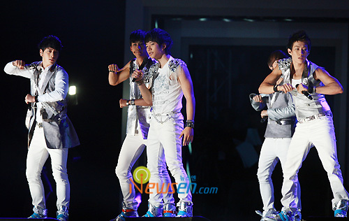 [포토엔]섹시한 짐승돌 2PM - 손에 잡히는 뉴스 눈에 보이는 뉴스 - 뉴스엔