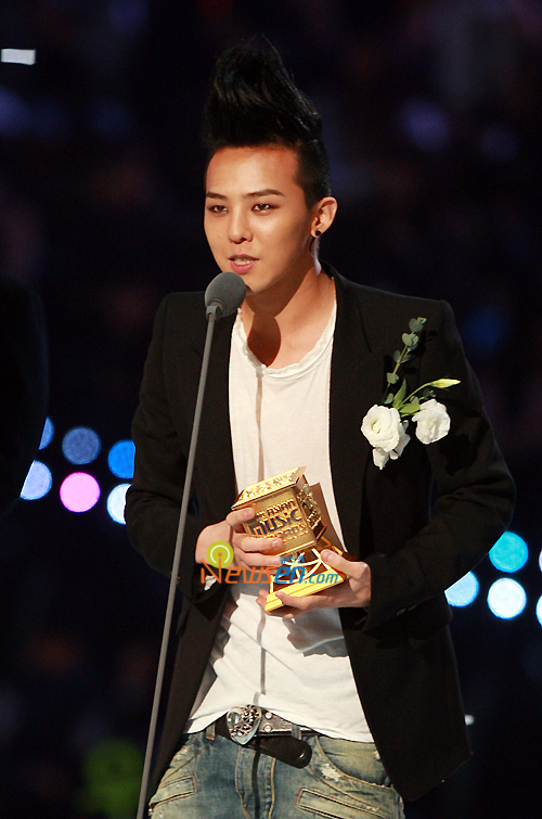 2PM-지드래곤-2NE1 ‘눈물 속’ 첫 MAMA 대상 영예 (종합) - 손에 잡히는 뉴스 눈에 보이는 뉴스 - 뉴스엔