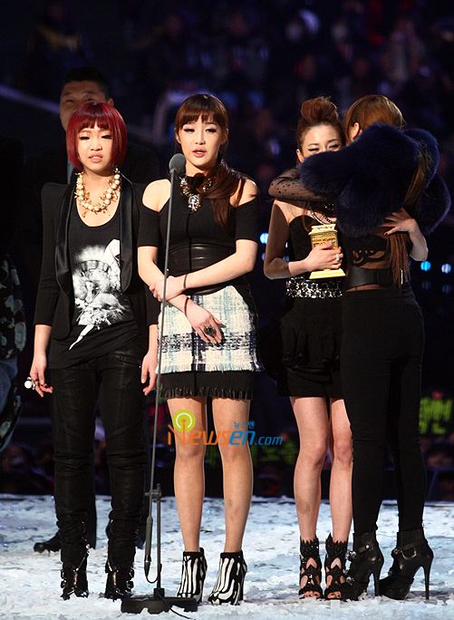 2PM-2NE1-지드래곤 MAMA 대상 수상 - 손에 잡히는 뉴스 눈에 보이는 뉴스 - 뉴스엔