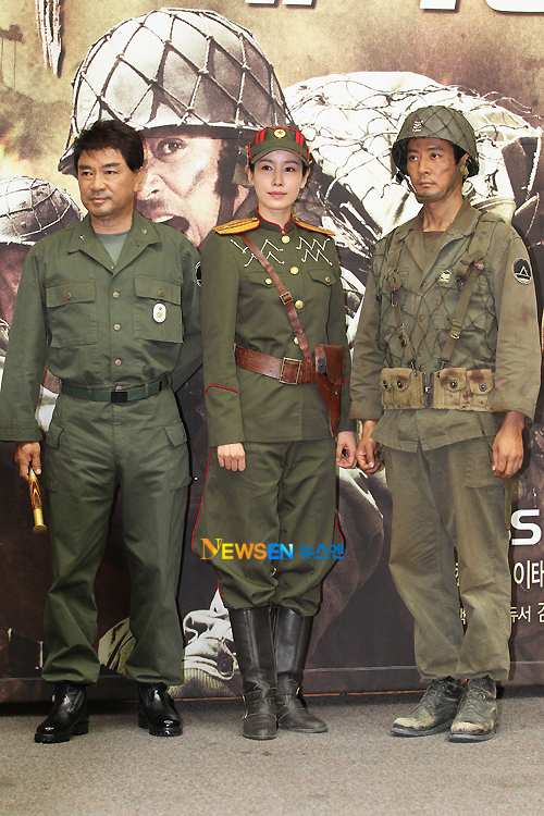 [포토엔]이덕화-이태란-최수종 6.25 전쟁 60주년 ‘전우’의 주역들 - 손에 잡히는 뉴스 눈에 보이는 뉴스 - 뉴스엔