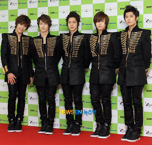 SS501 김현중 키이스트 行, 팬들 ‘믿고 지지 vs 해체 안돼’ 양분 - 손에 잡히는 뉴스 눈에 보이는 뉴스 - 뉴스엔