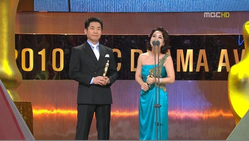 김보연 MBC 황금연기상 “33년 만에 상 받았다” 눈물 글썽(MBC연기대상) - 손에 잡히는 뉴스 눈에 보이는 뉴스 - 뉴스엔