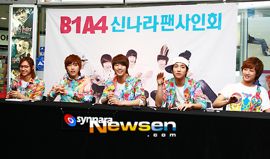 [포토엔]B1A4 ‘알록달록 상큼+발랄 패션 여심 흔들’ - 손에 잡히는 뉴스 눈에 보이는 뉴스 - 뉴스엔