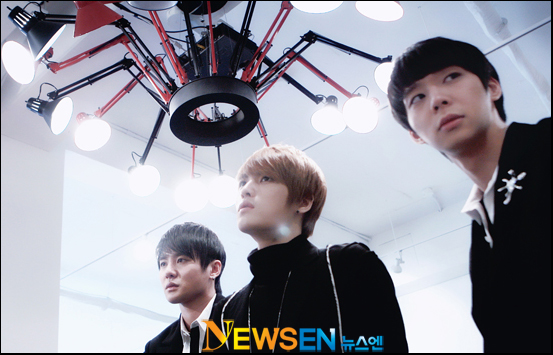 KBS “JYJ 정식앨범없어 출연못해, 출연자제 게시글 업무착오” 해명 - 손에 잡히는 뉴스 눈에 보이는 뉴스 - 뉴스엔