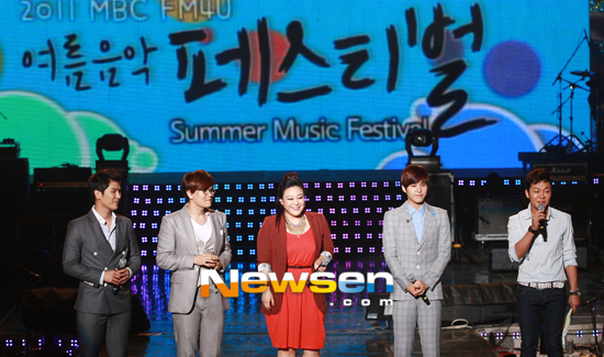 [포토엔]정엽 ‘2011 MBC FM4U 여름음악페스티벌 열기 대단!’ - 손에 잡히는 뉴스 눈에 보이는 뉴스 - 뉴스엔