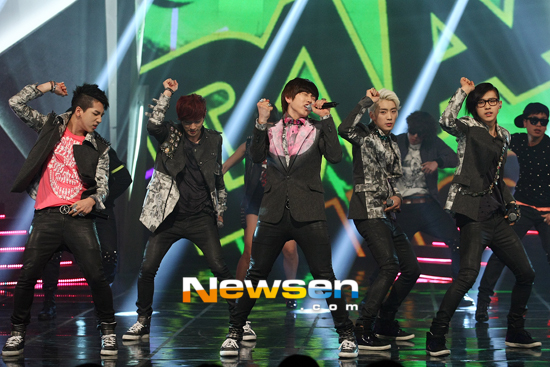 [포토엔]B1A4 ‘노래-안무 모두다 열정이 넘쳐!’ - 손에 잡히는 뉴스 눈에 보이는 뉴스 - 뉴스엔