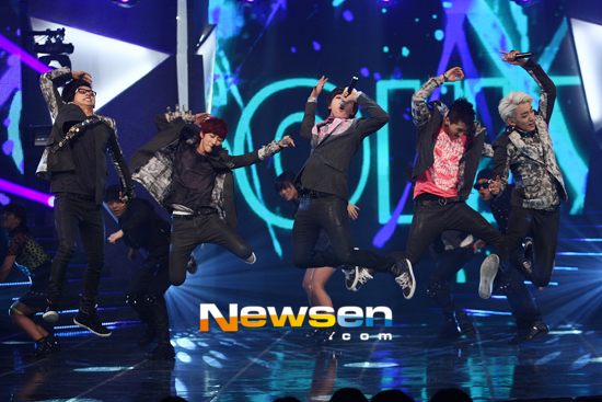 [포토엔]B1A4 ‘화끈하고 신나게 점프!’ - 손에 잡히는 뉴스 눈에 보이는 뉴스 - 뉴스엔