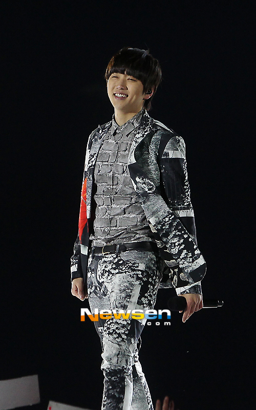 [포토엔]B1A4 산들 ‘미소로 소녀팬 울리네’ - 손에 잡히는 뉴스 눈에 보이는 뉴스 - 뉴스엔