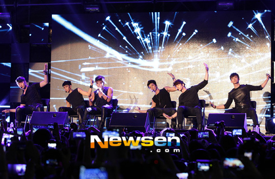 2PM, KBS월드 로고송 참여 ‘이 노랠 듣고 참여해~’ - 손에 잡히는 뉴스 눈에 보이는 뉴스 - 뉴스엔