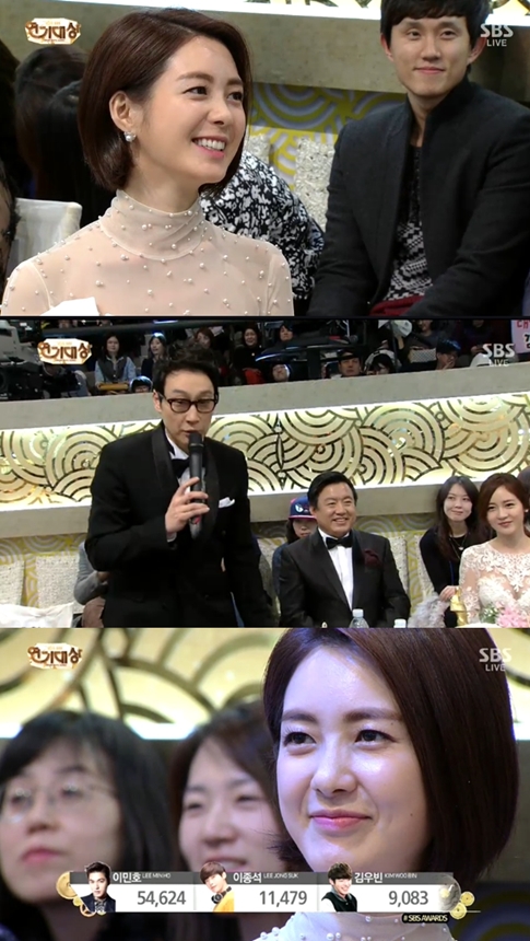 이요원 “태명 행복이, 내년 봄 둘째 출산”(SBS연기대상) - 손에 잡히는 뉴스 눈에 보이는 뉴스 - 뉴스엔