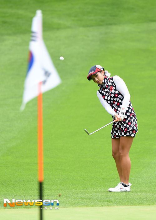 [포토엔]양수진 ‘태극기를 향해’ (KLPGA 넵스) - 손에 잡히는 뉴스 눈에 보이는 뉴스 - 뉴스엔