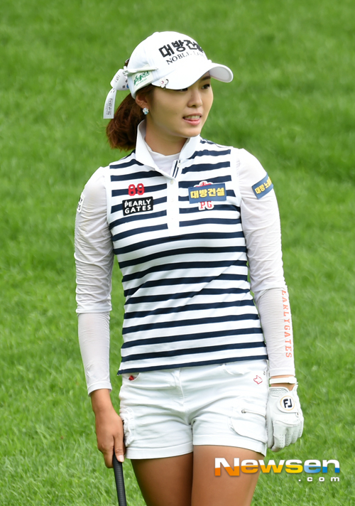 [포토엔]김지희 ‘해맑은 미소로’ (KLPGA 넵스) - 손에 잡히는 뉴스 눈에 보이는 뉴스 - 뉴스엔