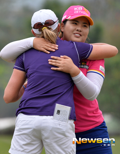 LPGA도 주목한 박인비-루이스의 라이벌 열전 - 손에 잡히는 뉴스 눈에 보이는 뉴스 - 뉴스엔