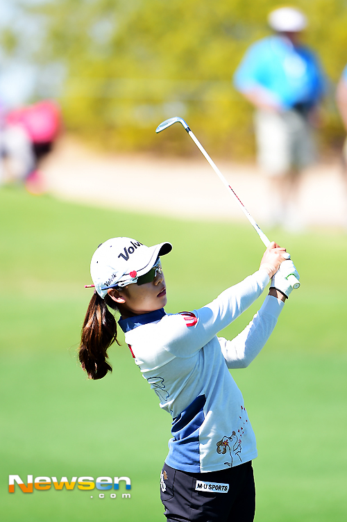 이미향 ‘보기프리’ 완벽라운딩, 공동 3위 도약(JTBC 파운더스컵 2R) - 손에 잡히는 뉴스 눈에 보이는 뉴스 - 뉴스엔