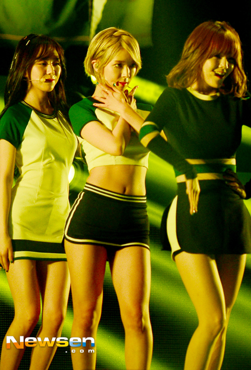 [포토엔]AOA 초아 ‘춤으로 단련된 복근+탄탄한 허벅지’ - 손에 잡히는 뉴스 눈에 보이는 뉴스 - 뉴스엔