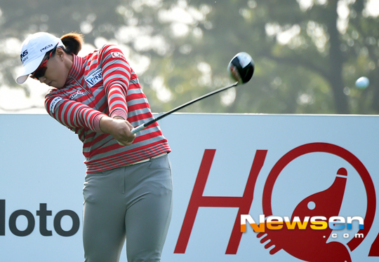 [포토엔]양희영 ‘파워풀한 드라이버샷’ (LPGA KEB 하나은행 챔피언십) - 손에 잡히는 뉴스 눈에 보이는 뉴스 - 뉴스엔