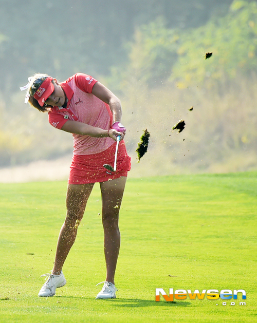 [포토엔]렉시톰슨 ‘놀라운 장타력’ (LPGA KEB 하나은행 챔피언십) - 손에 잡히는 뉴스 눈에 보이는 뉴스 - 뉴스엔