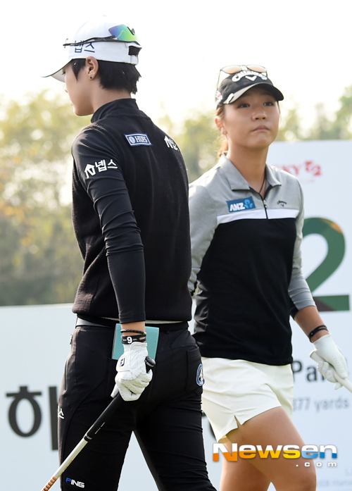 [포토엔]박성현 ‘랭킹 2위 리디아 고와 맞대결’ (LPGA KEB 하나은행 챔피언십) - 손에 잡히는 뉴스 눈에 보이는 뉴스 - 뉴스엔