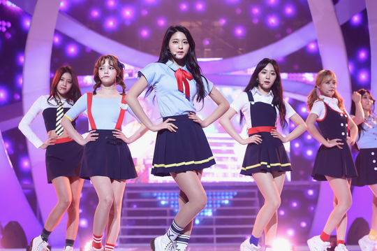 설현 교복패션, AOA 센터서 압도적 몸매 자랑(MBC가요대제전)[포토엔] - 손에 잡히는 뉴스 눈에 보이는 뉴스 - 뉴스엔