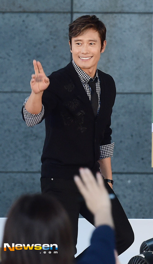 이병헌 “과거 ‘JSA’ 극장서 30번 넘게 봐, 흥행 기뻤다”(21회BIFF) - 손에 잡히는 뉴스 눈에 보이는 뉴스 - 뉴스엔