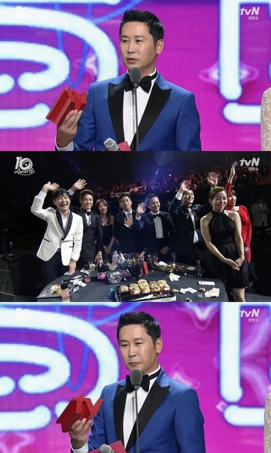 신동엽, 베스트 MC 영예 “tvN 잔치에 일조한 느낌”[tvN10 어워즈] - 손에 잡히는 뉴스 눈에 보이는 뉴스 - 뉴스엔