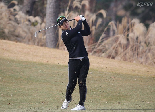 조윤지, 최종전서 시즌 첫 우승..KLPGA 통산 3승 - 손에 잡히는 뉴스 눈에 보이는 뉴스 - 뉴스엔