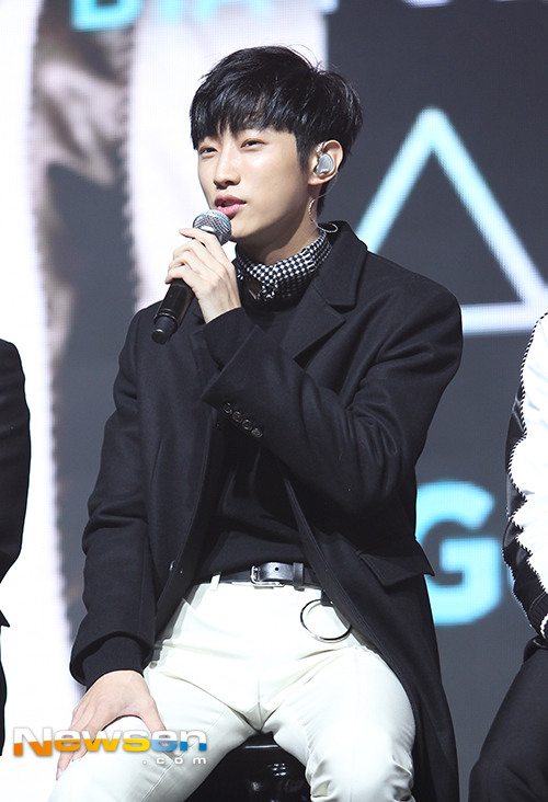 [포토엔]비원에이포 (B1A4 ) 진영 ‘SNL논란에 입 여는 중’ - 손에 잡히는 뉴스 눈에 보이는 뉴스 - 뉴스엔