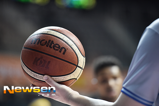 [토토투데이] ‘농구 매치’ 4강PO 2차전 KGC-모비스 대상 발매 - 손에 잡히는 뉴스 눈에 보이는 뉴스 - 뉴스엔