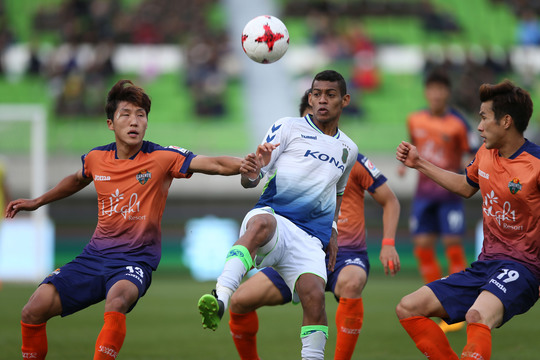 전북 로페즈 K리그 클래식 35R MVP, 챌린지는 경남 정현철 - 손에 잡히는 뉴스 눈에 보이는 뉴스 - 뉴스엔