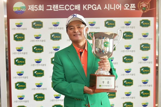 최광수, KPGA 시니어 오픈 최종전 우승..통산 13승 - 손에 잡히는 뉴스 눈에 보이는 뉴스 - 뉴스엔