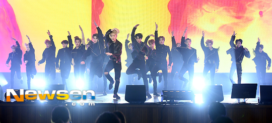 [포토엔HD] NCT ‘18 멤버들의 빈틈없는 칼군무’ - 손에 잡히는 뉴스 눈에 보이는 뉴스 - 뉴스엔