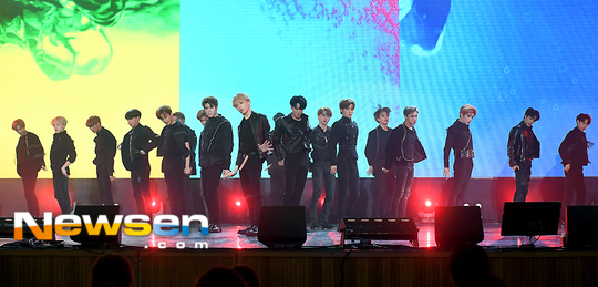 [포토엔HD] NCT ‘18 멤버들의 빈틈없는 칼군무’ - 손에 잡히는 뉴스 눈에 보이는 뉴스 - 뉴스엔