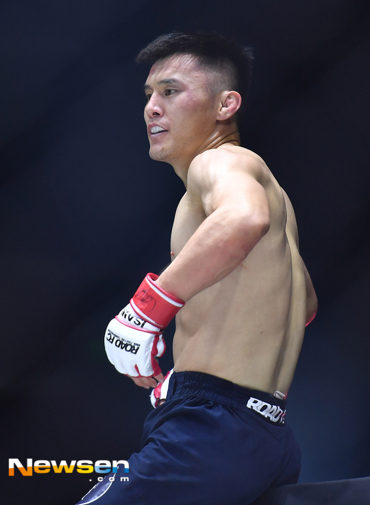 [포토엔HD]로드fc 알라텅 헤이리 ‘곽종현 상대로 2회 TKO승’ - 손에 잡히는 뉴스 눈에 보이는 뉴스 - 뉴스엔