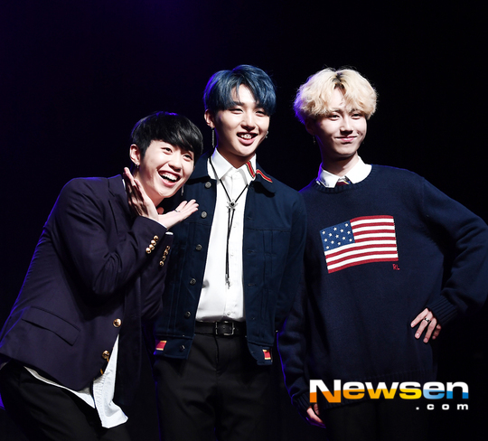 몬트(M.O.N.T) ‘추운겨울 팬심 녹이는 쇼케이스’[포토엔HD] - 손에 잡히는 뉴스 눈에 보이는 뉴스 - 뉴스엔