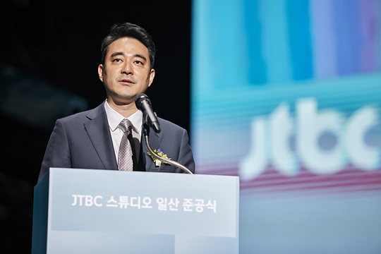 JTBC, 첫 예능 전용 스튜디오 오픈 “국내 최대 규모 600평” - 손에 잡히는 뉴스 눈에 보이는 뉴스 - 뉴스엔