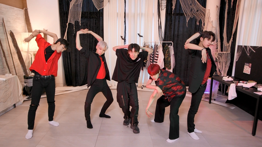 ‘마리텔V2’ AB6IX 이대휘, 본브레이킹 속성 과외 ‘센터 수난시대’ - 손에 잡히는 뉴스 눈에 보이는 뉴스 - 뉴스엔