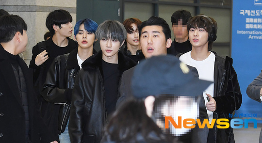 TXT, 저희도 AAA 신인상 받고 입국해요~ [포토엔HD] - 손에 잡히는 뉴스 눈에 보이는 뉴스 - 뉴스엔