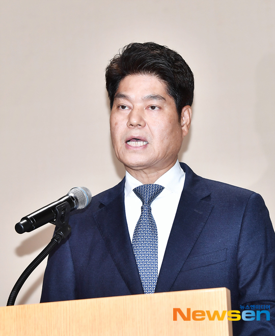 ‘프로듀스 X 101’ 투표 조작, 허민회 CJ ENM 대표이사 사과 기자회견 [포토엔HD] - 손에 잡히는 뉴스 눈에 보이는 뉴스 - 뉴스엔