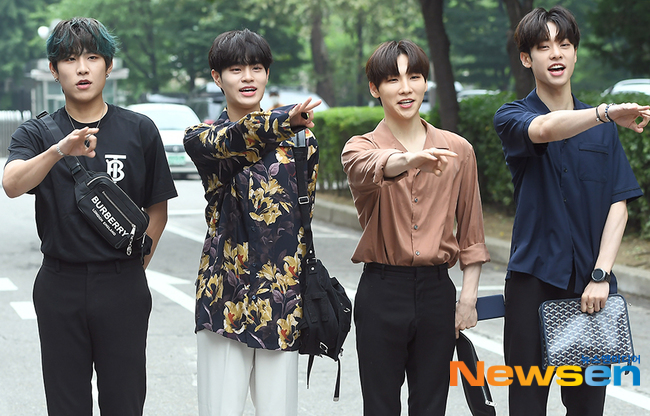 AB6IX, 4인 체제 후 첫 인사![포토엔HD] - 손에 잡히는 뉴스 눈에 보이는 뉴스 - 뉴스엔