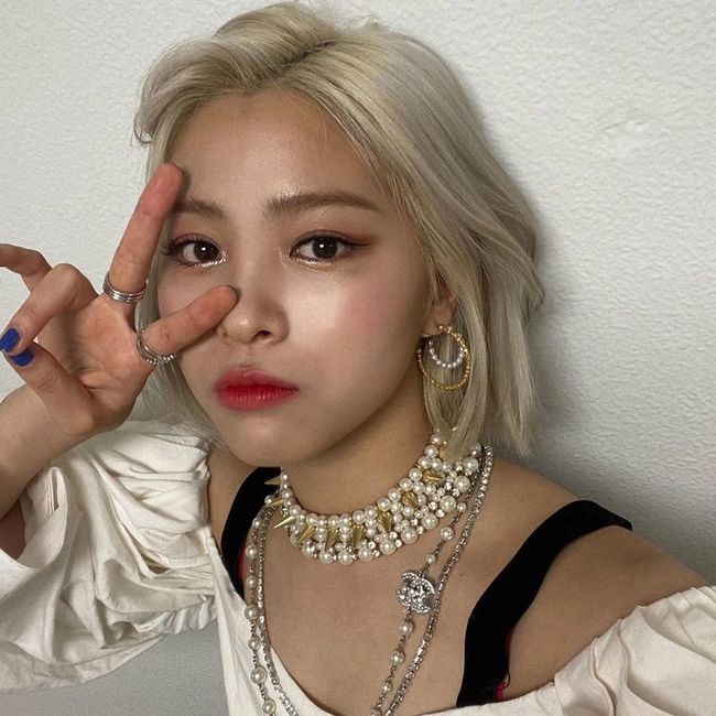 있지 류진 ‘Not Shy’ 뮤비 1억 뷰 자축 “축하해” [SNS★컷] - 손에 잡히는 뉴스 눈에 보이는 뉴스 - 뉴스엔