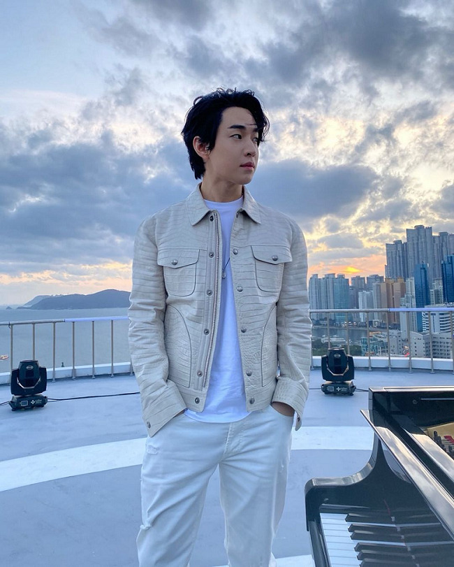 “위로 메시지 담았다” 헨리 ‘JUST BE ME’ 뮤비 공개 - 손에 잡히는 뉴스 눈에 보이는 뉴스 - 뉴스엔