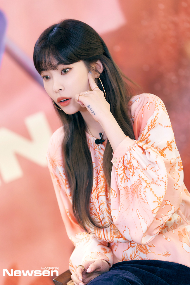 헤이즈 ‘손등 타투 Heige’[포토엔HD] - 손에 잡히는 뉴스 눈에 보이는 뉴스 - 뉴스엔