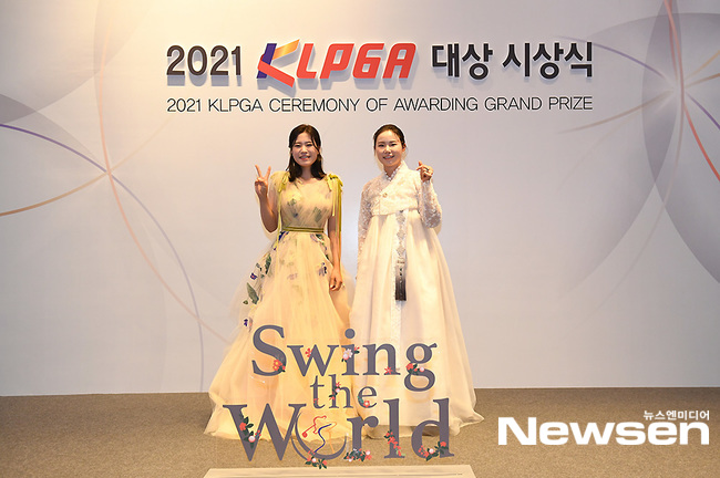 박민지-임희정 ‘2021 KLPGA 대상 시상식’ 참석했어요 [포토엔HD] - 손에 잡히는 뉴스 눈에 보이는 뉴스 - 뉴스엔