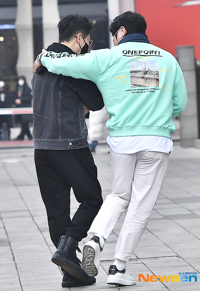 M.O.M 지석진x KCM, 형 우리는 깐부야~[포토엔HD] - 손에 잡히는 뉴스 눈에 보이는 뉴스 - 뉴스엔