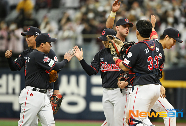 롯데, 기분 좋은 개막 역전승[포토엔HD] - 손에 잡히는 뉴스 눈에 보이는 뉴스 - 뉴스엔